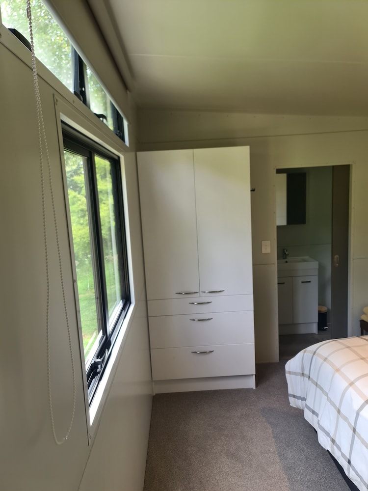 Private Country Cottage - Paekākāriki