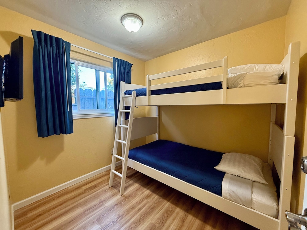 2 Bedroom Pet-friendly Family Suite At Ocean-side Property! - Carmel-by-the-Sea, CA