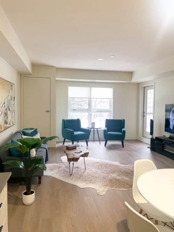 5 Minutes From The Lake! Brand New Condo At Jackson's Point, Georgina - Georgina