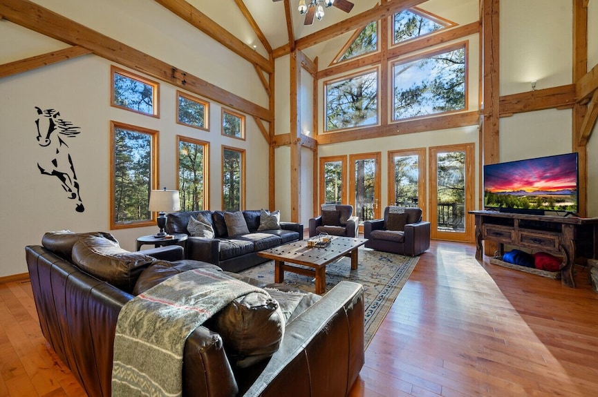 Wild Horse Lodge · Sleeps 25 With Ev Charger & Theatre - Broken Bow, OK