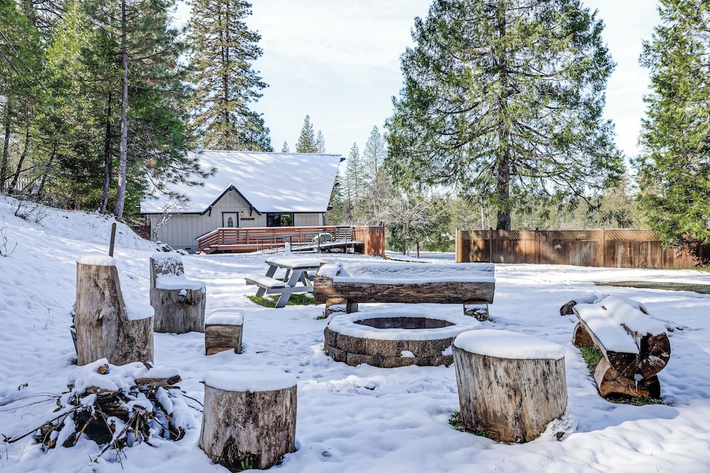 Secluded Cabin Near Calaveras Big Trees State Park - Murphys, CA