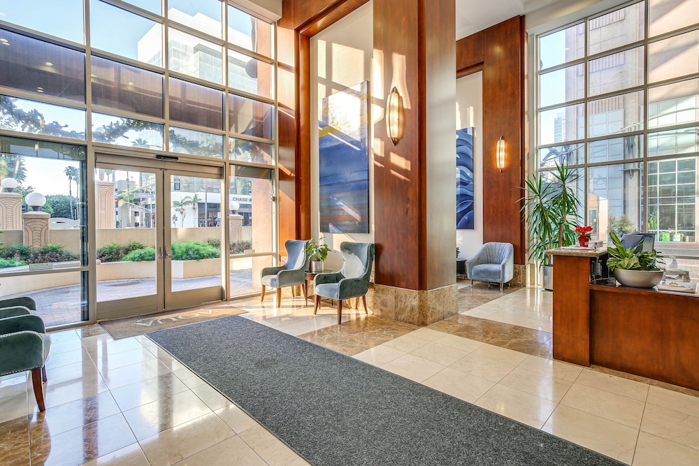 Luxe Long Beach Condo W/ Pool: 1 Mi To Shoreline! - Carson, CA