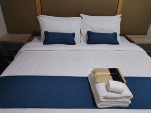 Suite Júnior | Roupa hipoalergénica, cofre no quarto, com decoração personalizada 