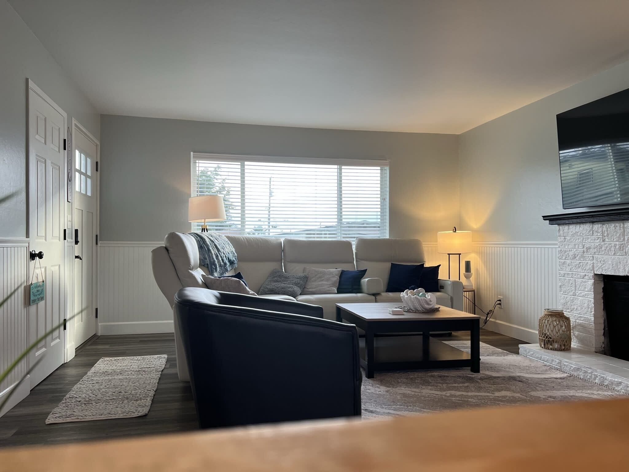 Coastal Retreat "Amazing Home" - Brookings, OR