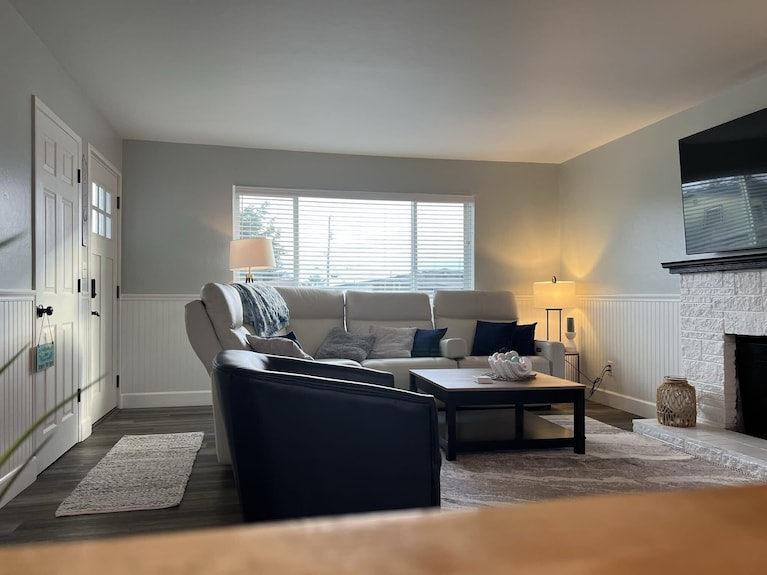 Coastal Retreat "Amazing Home" - Brookings, OR