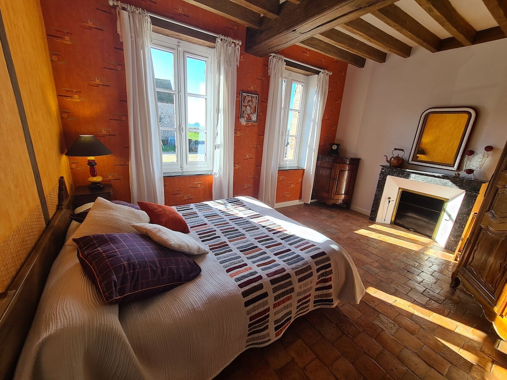 Ferme De Charme Avec Chambre Indépendante, Parking Privé Et Prêt De Vélos - Loiret