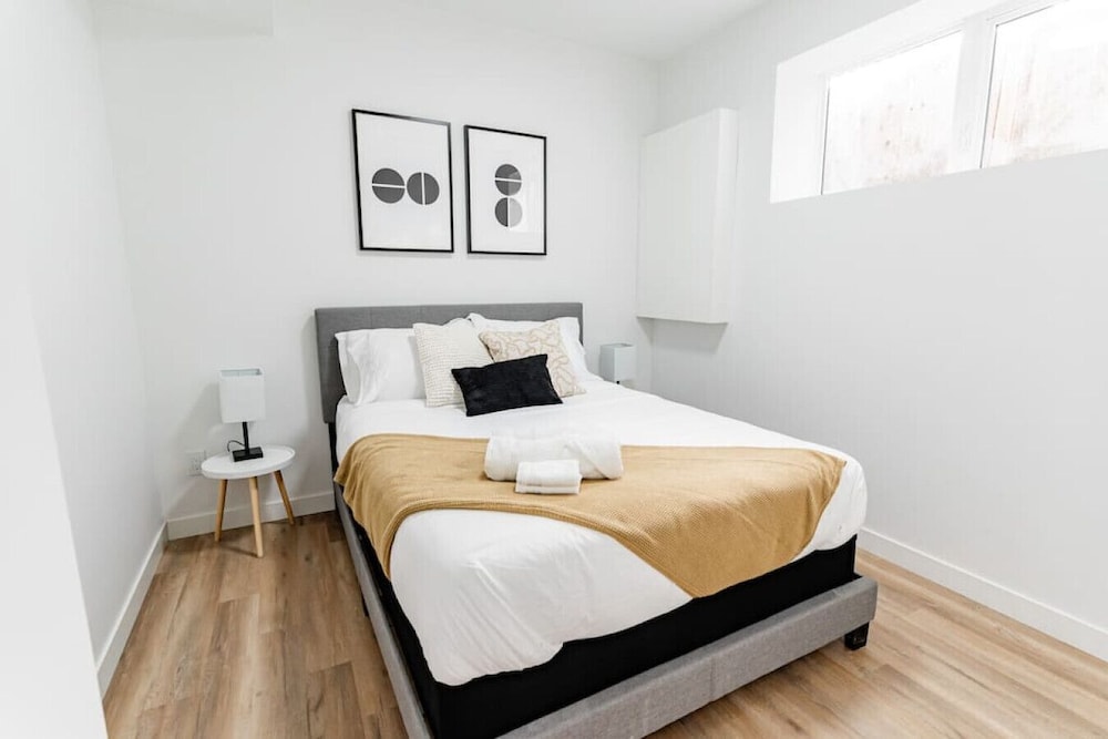 *Cozy & Spacious | Free Parking | 15 Min Downtown* - Winnipeg