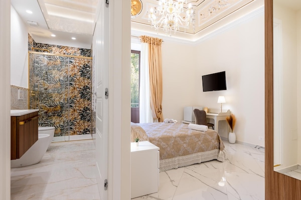 1 quarto, minibar, com decoração personalizada, secretária