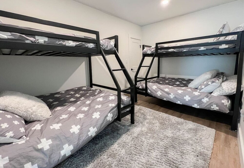 The Whitaker House | Luxe | Heart of the Valley - North Conway | Vrbo
