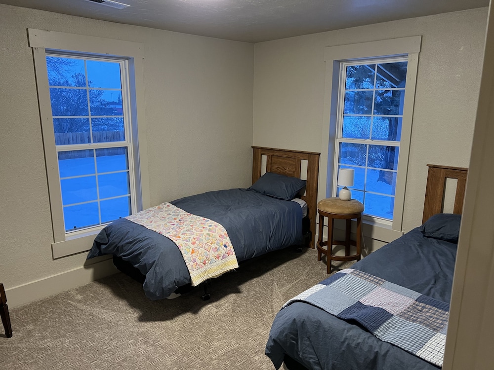 Country Farmhouse In Beautiful Vale, Oregon. Perfect For Your Adventure Trip. - Oregon