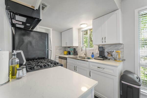 Prime Soco Comfy 2br King Suite W Pool Parking - Barton Hills - Austin