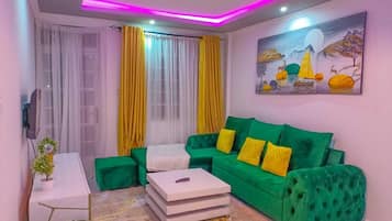 Apartamento Empresarial | Sala de estar | Smart TV de 24 polegadas com canais digitais