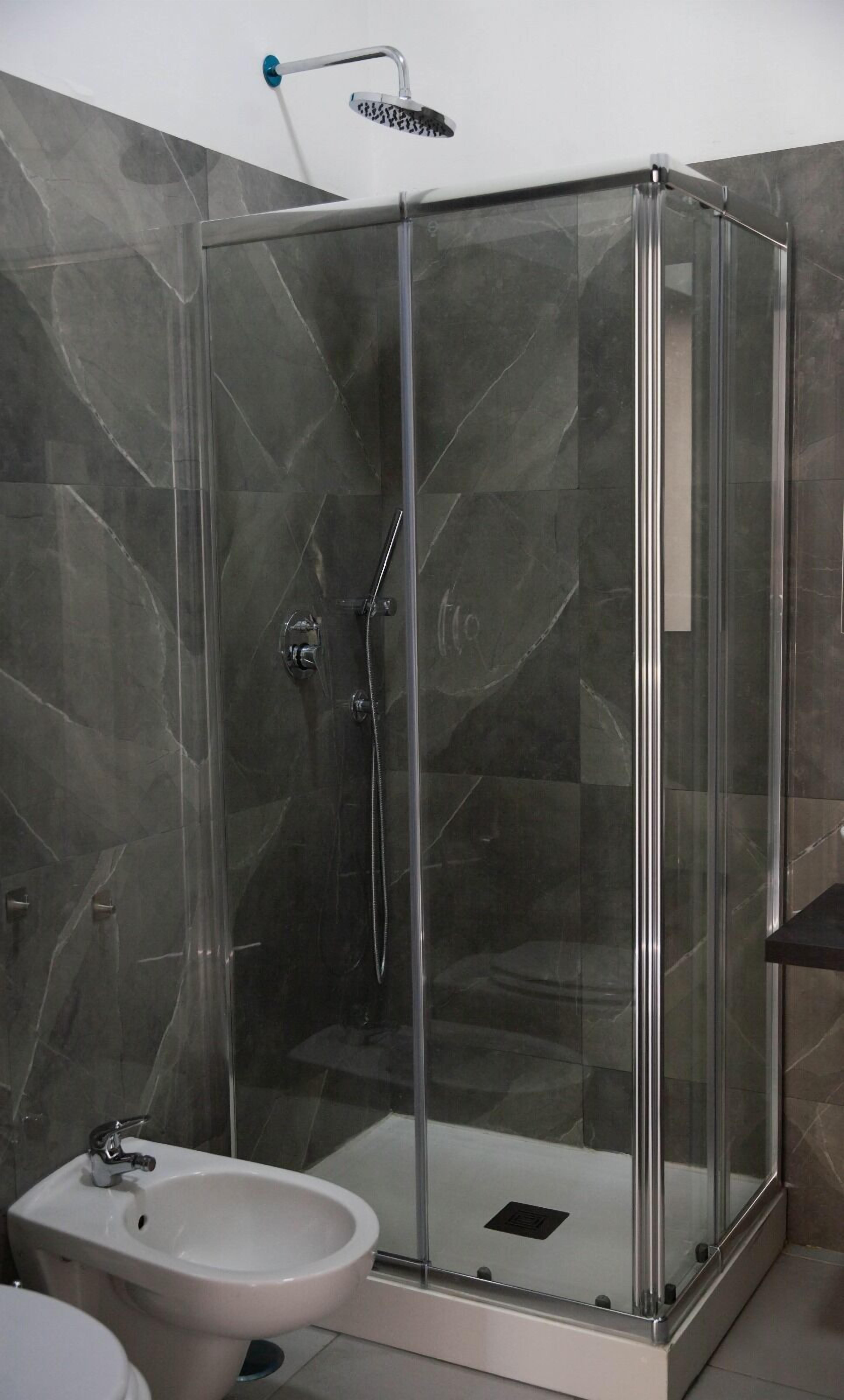 Quarto urbano, 1 cama de casal | Banheiro | Secador de cabelo, bidê, toalhas de banho 