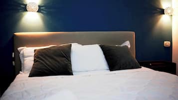 Quarto, 1 cama de casal | 1 quarto, cofres nos quartos, Wi-Fi de cortesia
