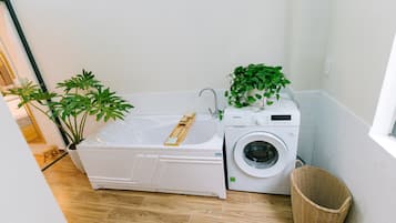 Quarto casal conforto | Banheira de imersão