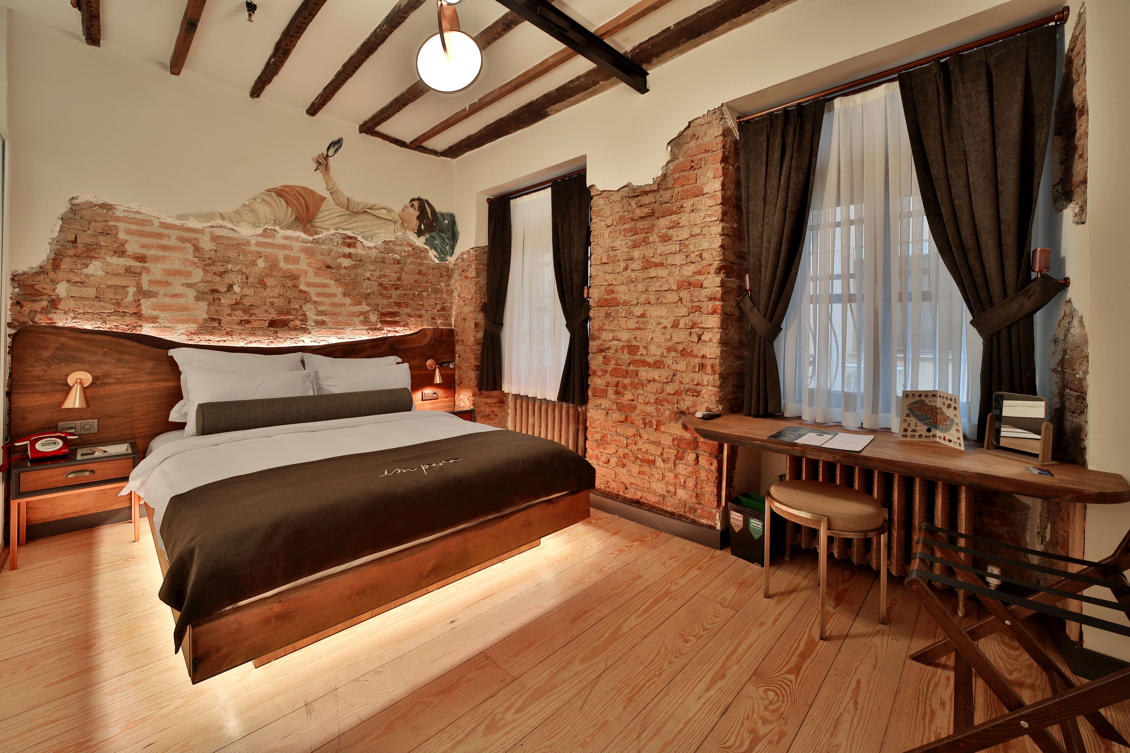 Suite | Edredões de penas, minibar, cofre no quarto 