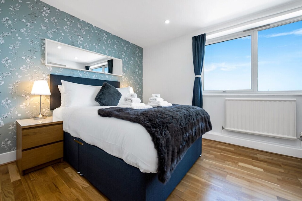 Stunning Flat in Chelsea, Kings Road with Balcony - London | Vrbo