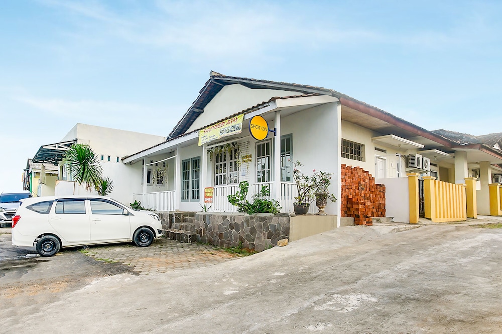 Oyo Life 90896 Griya Atu Syariah - Kedaton