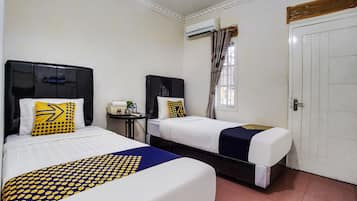 Quarto duplo | Escrivaninha, Wi-Fi de cortesia, roupa de cama