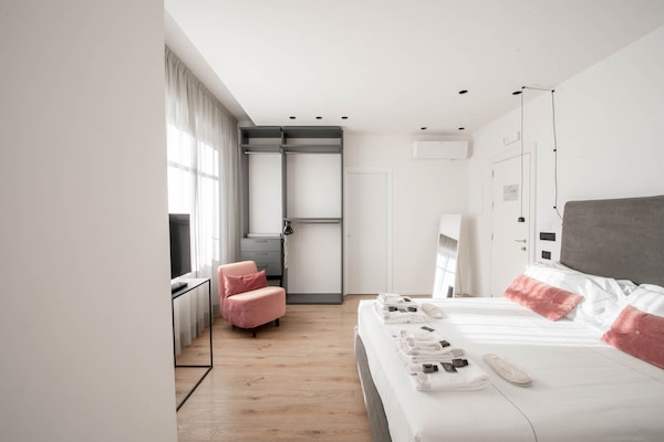 Quarto Deluxe | 1 quarto, cofre no quarto, secretária, cortinas/cortinados opacos