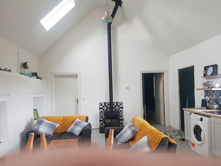 Lavender Wild Atlantic Way 200 Year Old Cottage All Welcome Group Accomodation - 아일랜드