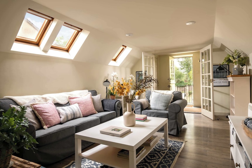 The Barn | Romantic Cotswolds Stay For Two - Cirencester