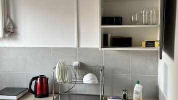 Cooktop, chapa, talheres/pratos/utensílios de cozinha