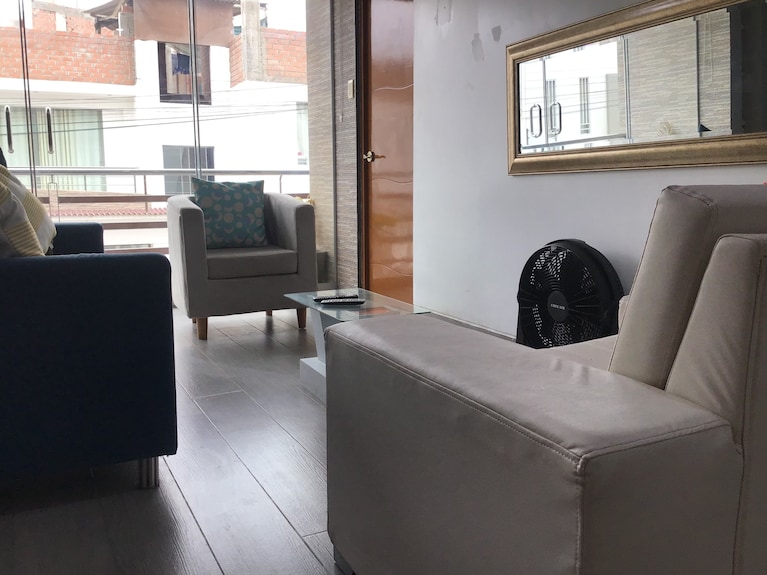 Acogedor Departamento En 2 Nivel Con Cochera, 3 Tv, Aire Acondicionado, 4 Hab - Lambayeque