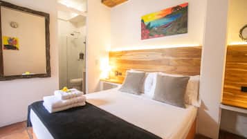 Quarto Deluxe | Cofre no quarto, secretária, cortinas/cortinados opacos