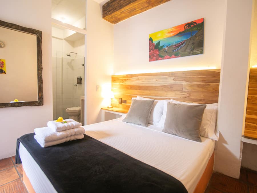 Quarto Deluxe | Cofre no quarto, secretária, cortinas/cortinados opacos
