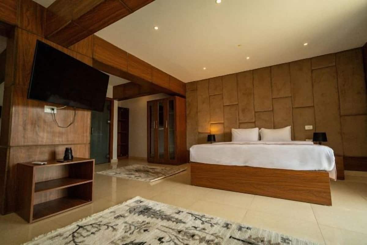 Frigobar, quartos à prova de som, roupa de cama