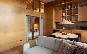 Two-bedroom Apartment With City View | Cozinha privada | Geladeira grande, fogão, cooktop, lava-louças