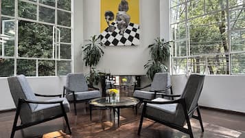Casa Signature, 1 quarto | Sala de estar | Smart TV de 60 polegadas com canais digitais, Netflix