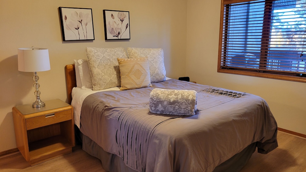 Peaceful Flagstaff Condo Only Minutes To Most Attractions! - Flagstaff, AZ