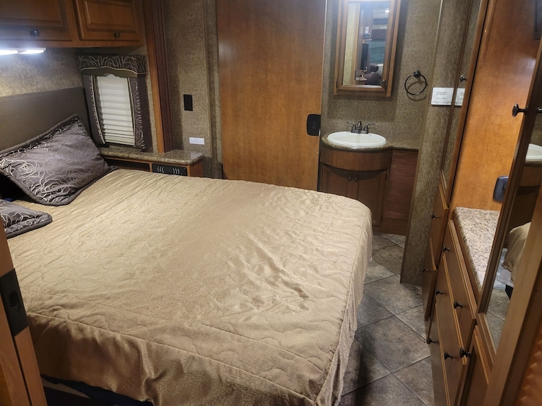 Class A Motorhome. In Our Backyard Or A Local Rv Resort. - Orlando, FL