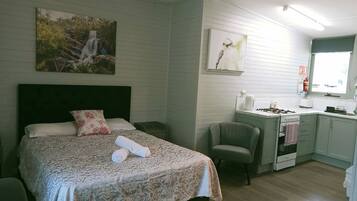 Cabana de Madeira Comfort | 2 quartos, roupa de alta qualidade, com decoração personalizada