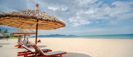 Praia particular, areia branca