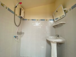 Villa Deluxe, 1 cama king-size, vista para a colina | Casa de banho | Toalhas fornecidas, sabão, champô, papel higiénico