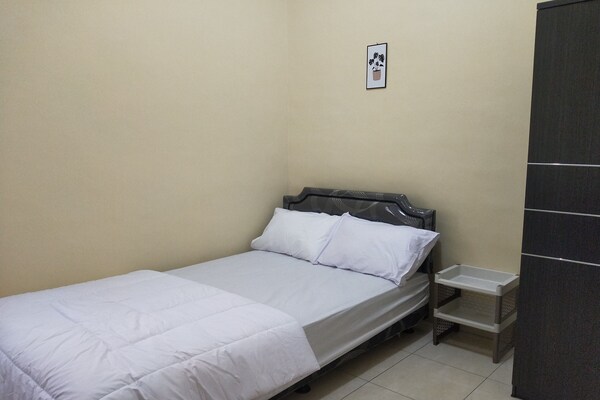 Oyo Life 93257 Kos Anugerah - Mataram