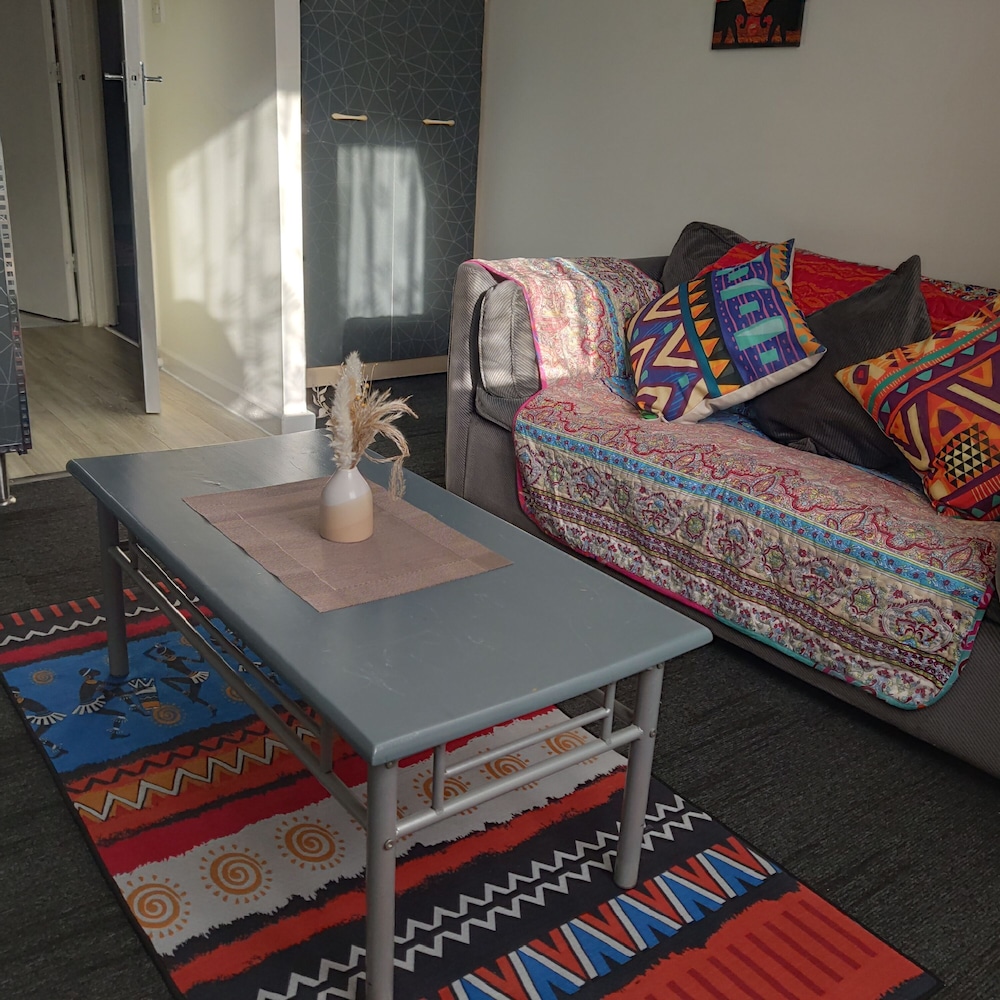 Charming 1-bed Loft Apartment In Romford - Dagenham