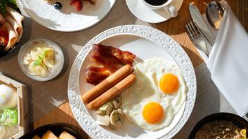 Café da manhã com buffet todos os dias (THB 300 por pessoa)