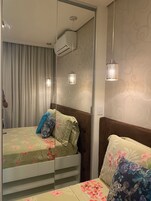 Estúdio superluxo | Cofres nos quartos, cortinas blackout, ferros/tábuas de passar roupa