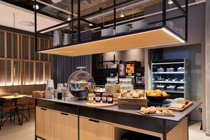 Café da manhã com buffet diário (DKK 149 por pessoa) 