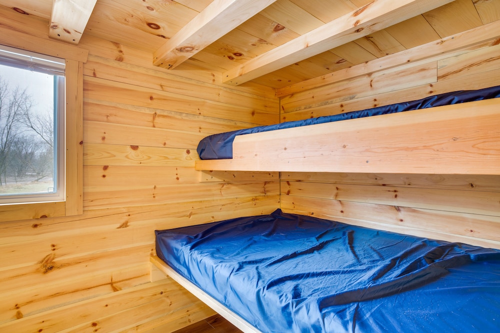 Mauston Studio Cabin ~ 15 Mi to Wisconsin Dells! - Juneau County | Vrbo