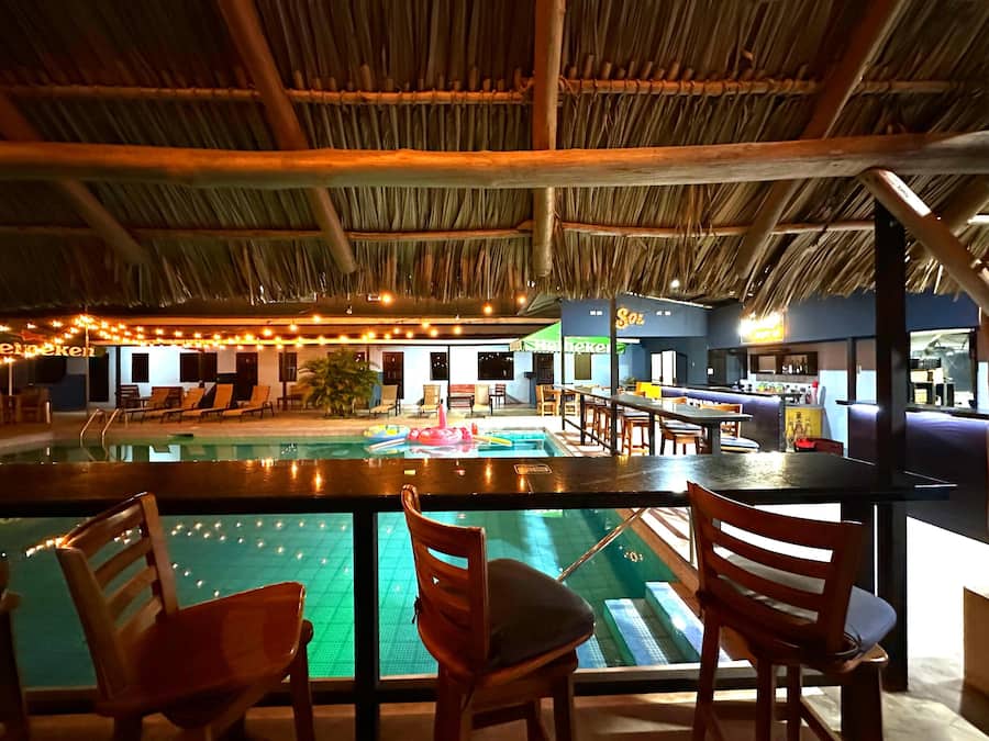 2 piscinas exteriores