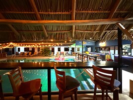 2 piscinas exteriores 