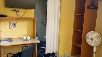 Quarto básico | Cofres nos quartos, individualmente decorados
