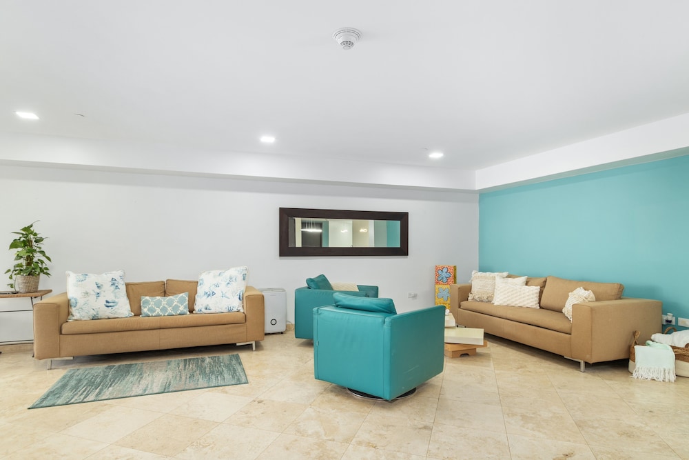 Luxury Eagle Beach Apart Ground Floor with Direct Pool Access one step ...