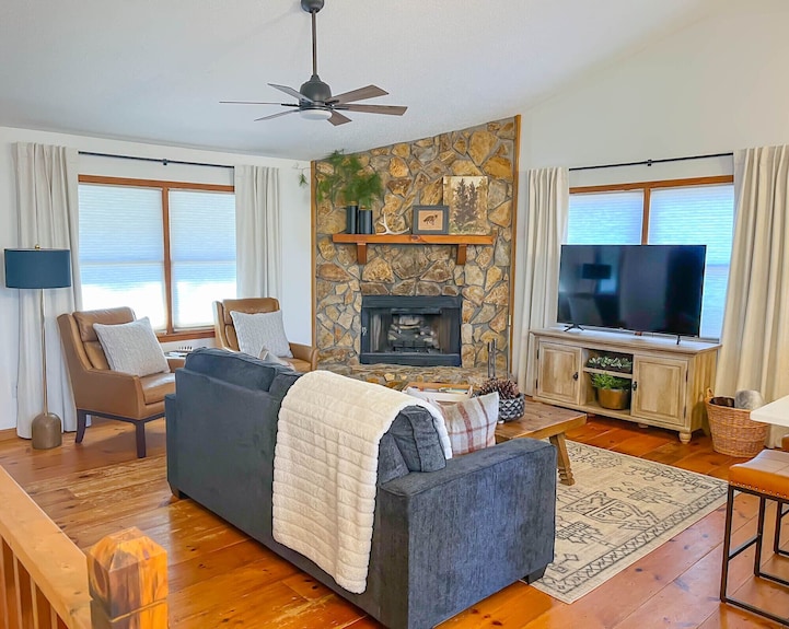 Cute 3-3 Cabin With Fire Pit, Games, Resort Amenities! - Ellijay