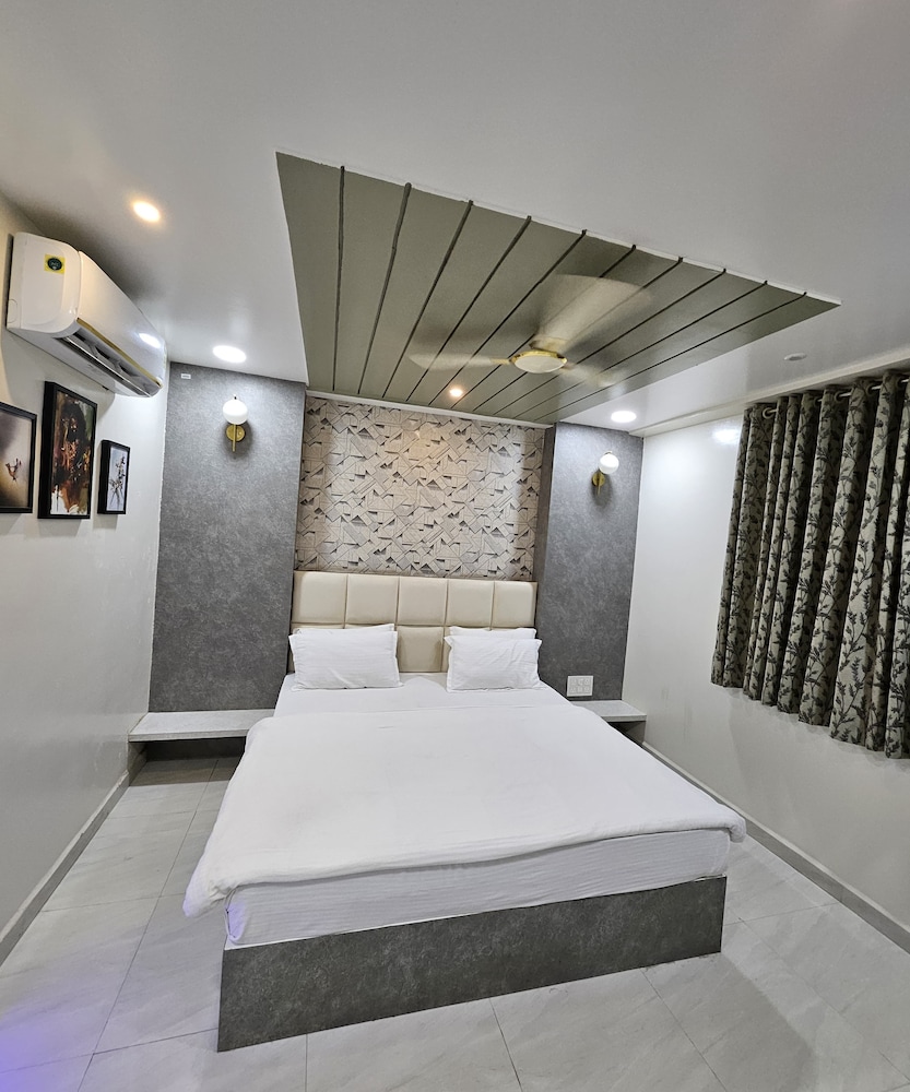 Annapurna Executive - Tuljapur